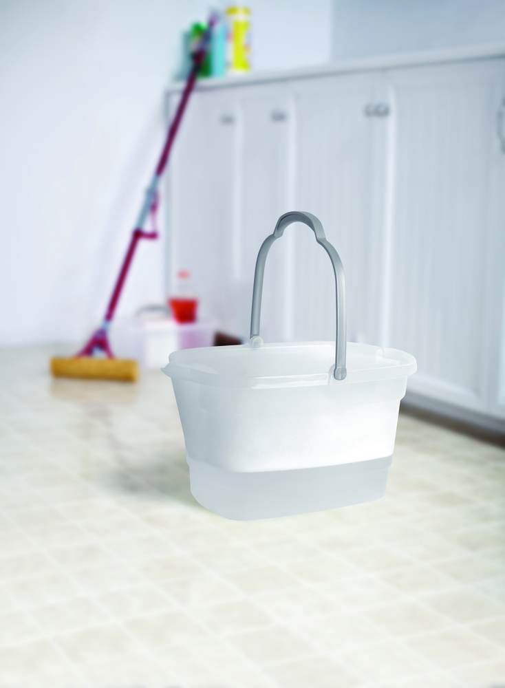 BUCKET RECTANGULAR 4gal – CASABELLA TRANSLUCENT/SILVER - Lee Distributors